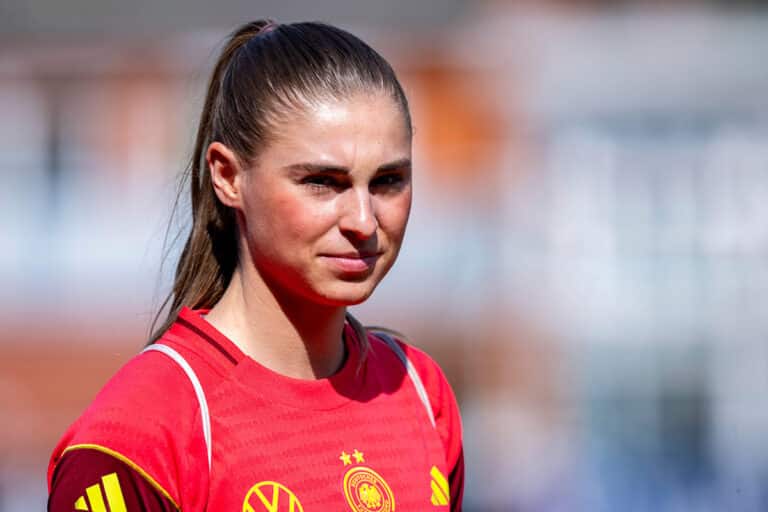 Jule Brand: Gehalt, Freund, Eltern, Bruder & Karriere