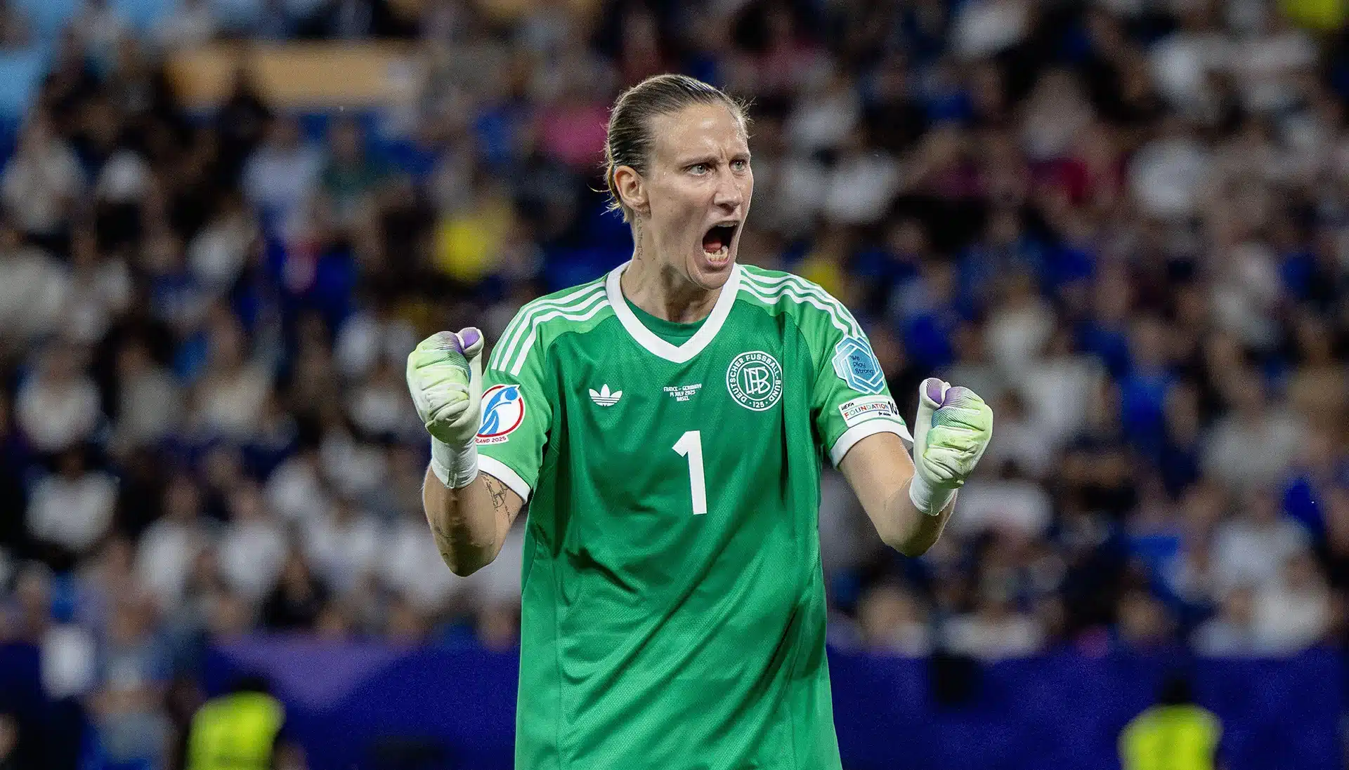 Ann-Katrin Berger: Partnerin, Gehalt, Krebs, Karriere & Elfmeter